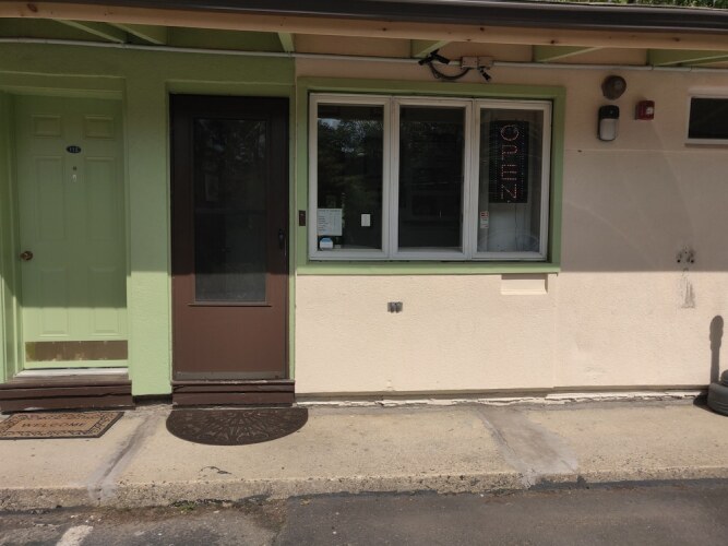 Hill Top Motel - Allentown, NJ