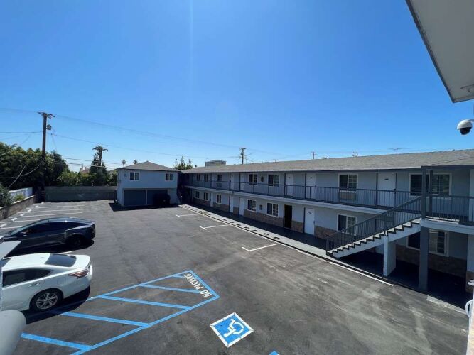 Sunshine Motel - Long Beach, CA