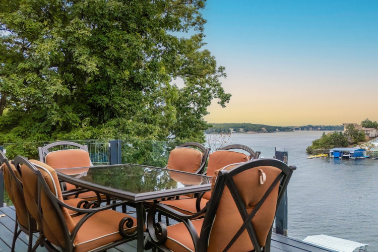 Lakefront Luxury With Boat Slip, Decks & Kayaks At 17mm - Lake Ozark, MO