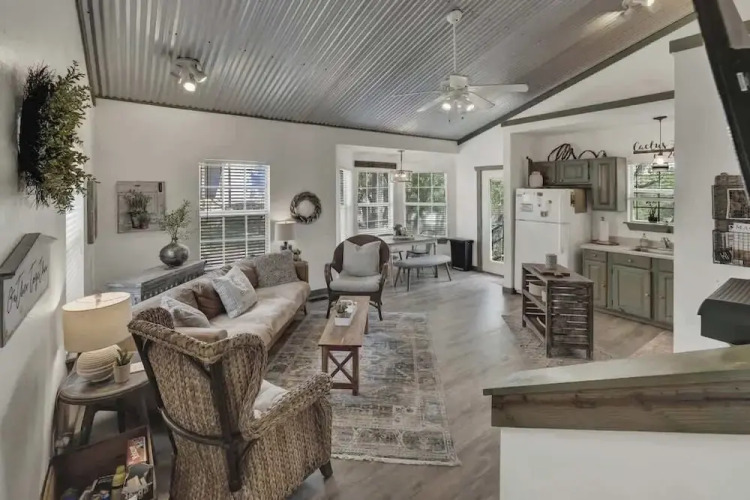 Cactus Flower Lodge-20 Min To Downtown-starlit Sky Views - Luckenbach, TX