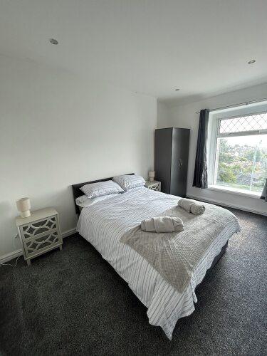 Spacious 4 Bedroom House - Central & Pet Friendly - Swansea