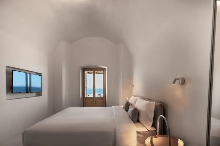 Colombos Beachfront - Oia