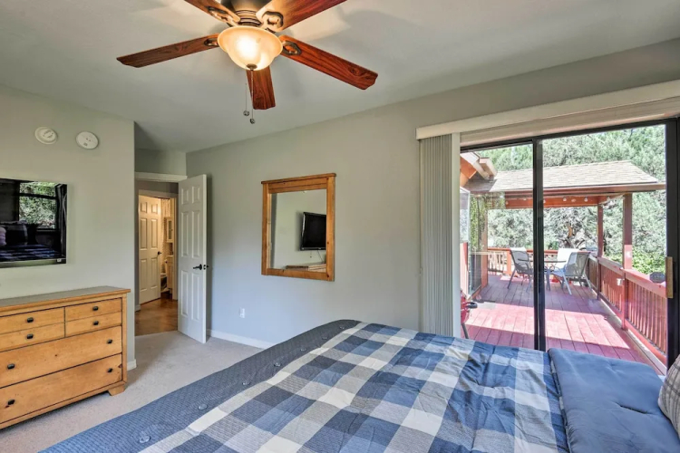 Modern Mountain Chalet: Munds Park Retreat W/ Deck - Munds Park, AZ