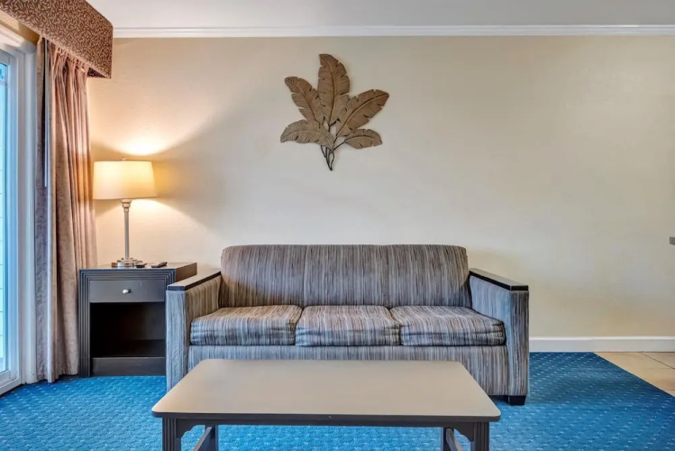 Waterfront Resort Condo Balcony Heated Pool - Tampa, FL