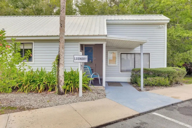 Riverfront Weleka Condo W/ Dock & Pool Access - Welaka State Forest, Crescent City