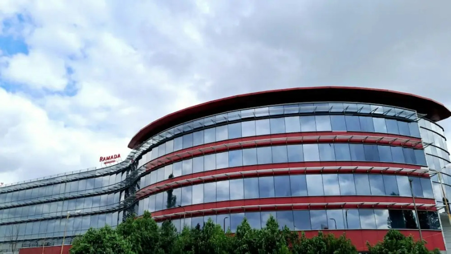 Ramada By Wyndham Bucharest Otopeni Airport - Otopeni