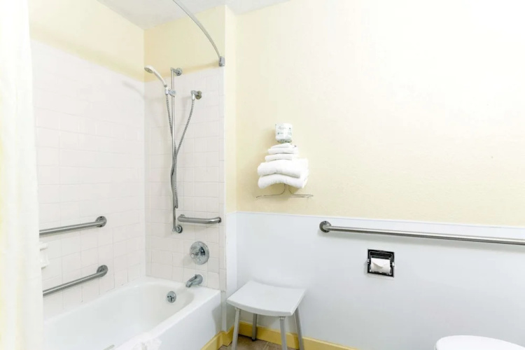 Super 8 Bath Hammondsport Area - Hammondsport, NY
