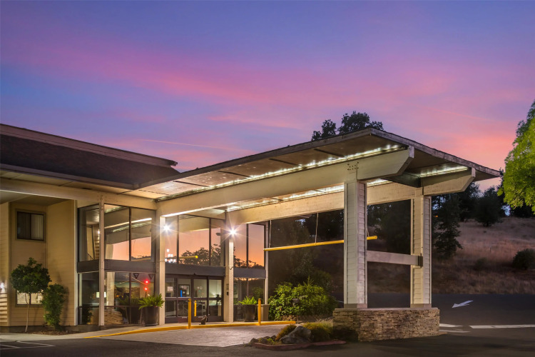 Best Western Plus Sonora Oaks Hotel & Conference Center - Sonora, CA