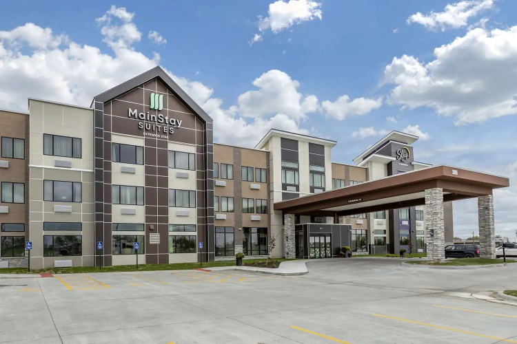Sleep Inn & Suites Milwaukee/franklin - Milwaukee, WI