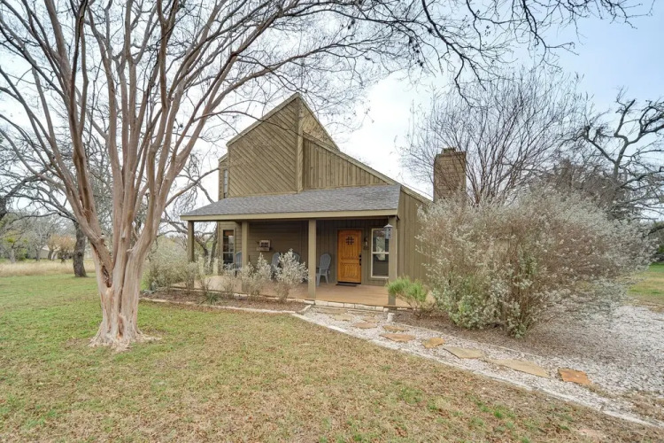 Serene Family Cottage: Deck & Bbq In Spicewood - Spicewood, TX