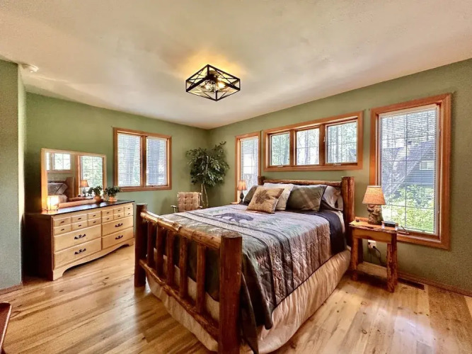 Blue Pine Forest Lodge 3 Bedroom Cabin - Leavenworth, WA