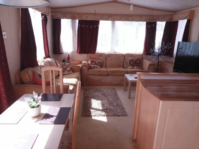 Cozy Camber Caravan 3 Bedroom Retreat With Decking - Kent