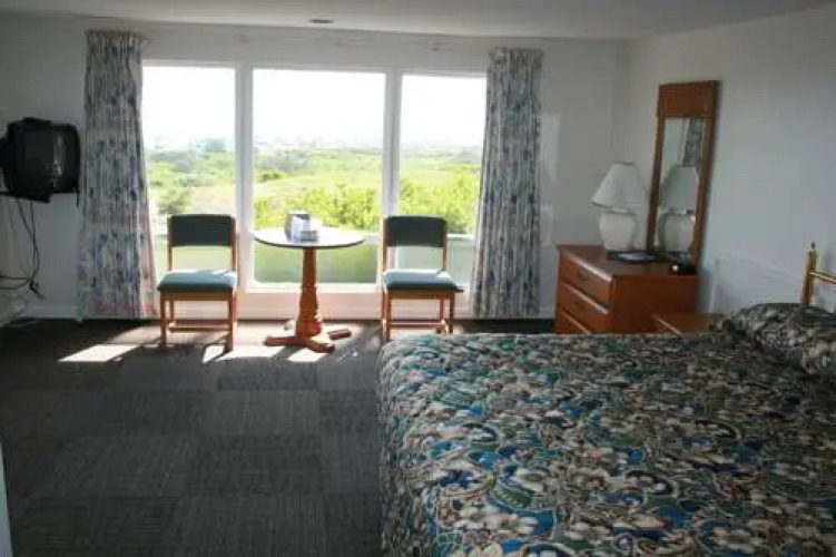 Dune Crest Hotel - Cape Cod, MA