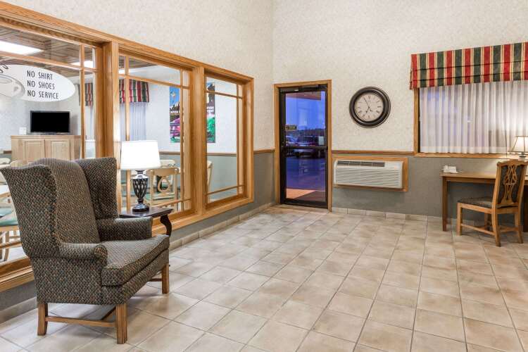 Super 8 By Wyndham Ottawa Starved Rock - Ottawa, IL
