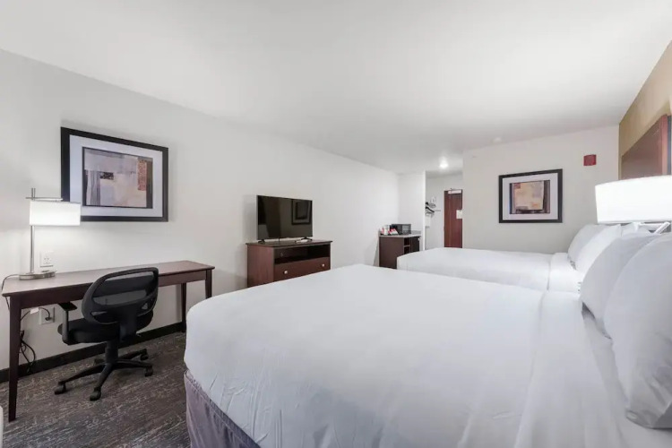 Cobblestone Hotel & Suites-bellefontaine - Lakeview, OH