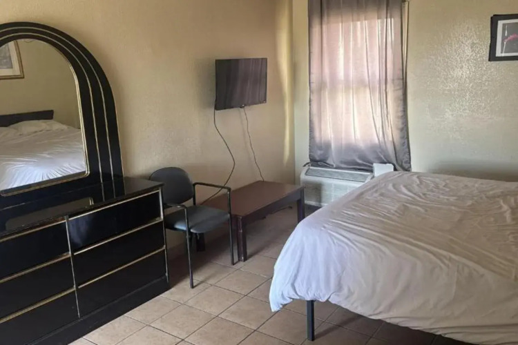 Cole Manor Motel By Oyo Love Field Market Center - Dallas, TX