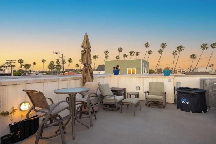 Seventh & Shore Stylish Seal Beach Home W/ Elevator, Fireplace + Bold Design - Long Beach, CA