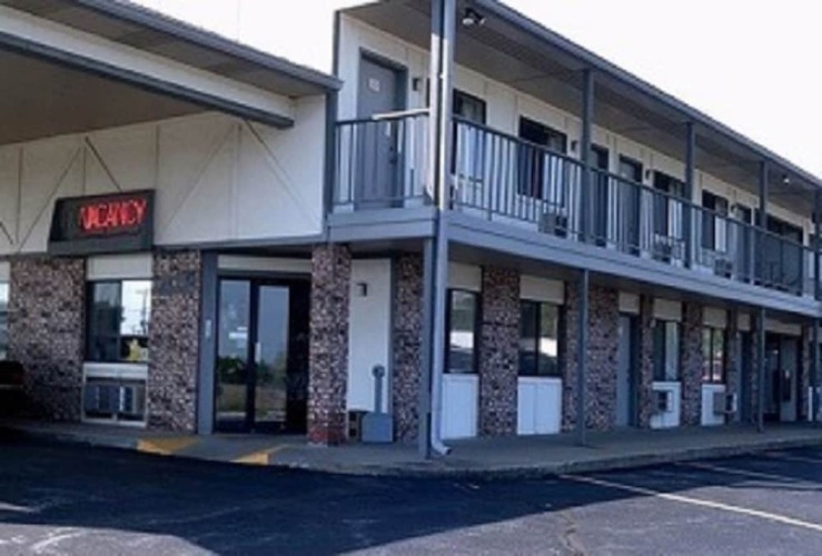 Capital O Aurora Inn Monett Us 60 - Aurora, MO