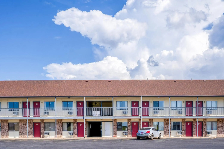 Capital O Aurora Inn Monett Us 60 - Aurora, MO