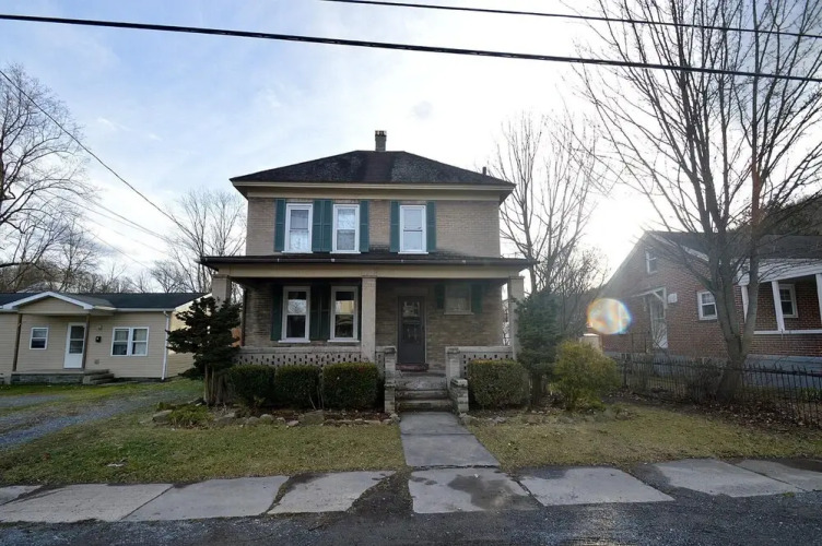 Broadway Cottage - Convenient Location! - West Virginia