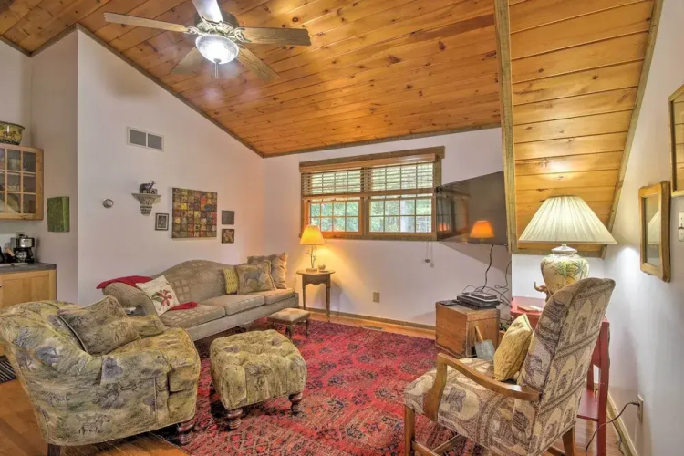 Couples Cabin - 5 Mi To Dt Berkeley Springs! - Berkeley Springs, WV