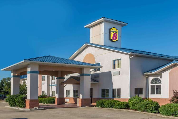 Super 8 By Wyndham Martinsville - Brown County, IN