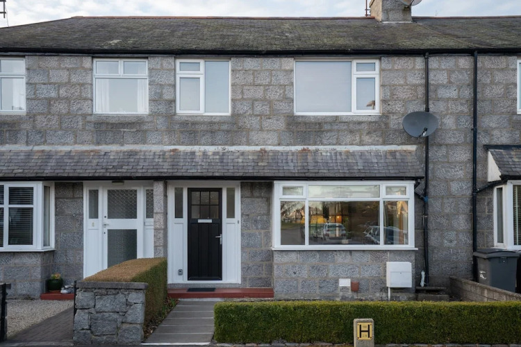 Large-2 Bed House-free Parking - Aberdeen