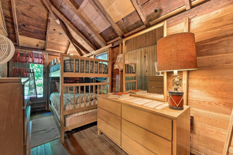 Douglas 'Whispering Winds' Cottage W/ Beach! - Holland, MI