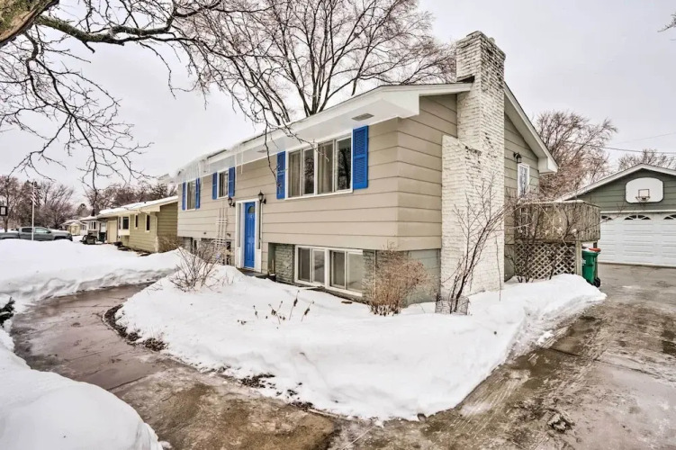 Pet-friendly Minneapolis Apt Near Shops & Dining! - Blaine, MN