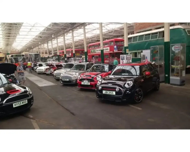 Welcoming Spacious 2-bedroom House In St Helens - Warrington