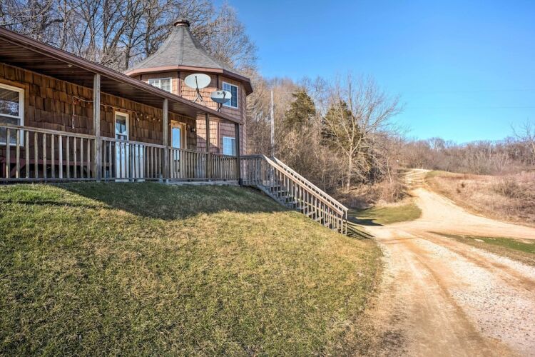 Rustic Iowa Cabin: 10 Mi To Maquoketa Caves - Goose Lake, IA