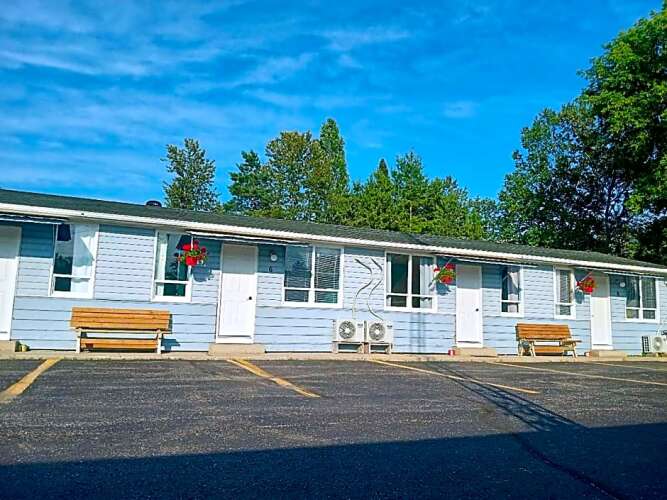 Stop 21 Motel - Southampton, ON, Canada