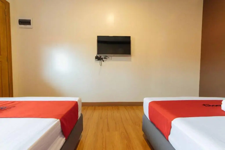 Reddoorz Plus @ Starhomes Olivianville - Tarlac City