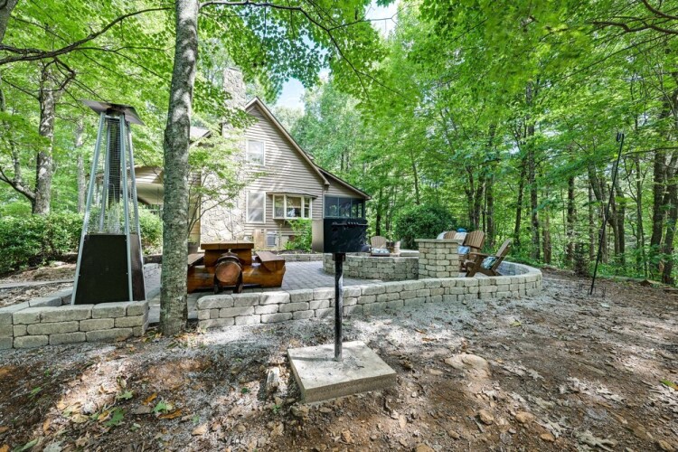 36-acre Scaly Mountain 'Tranquility Lodge' - Mountain Rest, SC