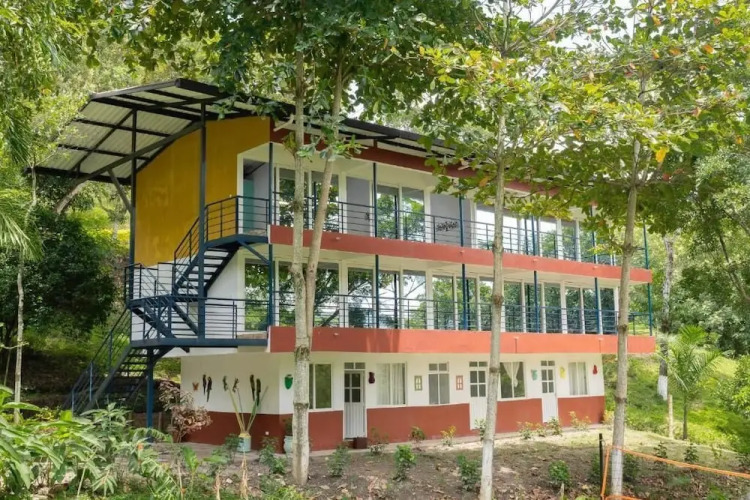 Ikara Hotel - Villeta