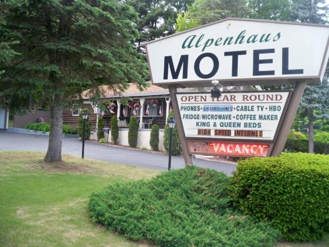 Alpenhaus Motel Queensbury - Glens Falls, NY