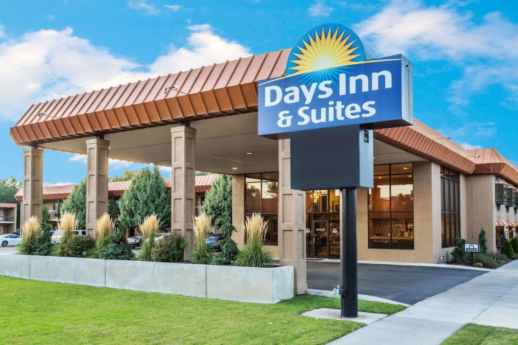 Days Inn & Suites By Wyndham Logan - Logan, UT