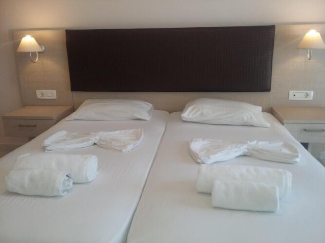 Yakinthos Hotel - Zaquintos