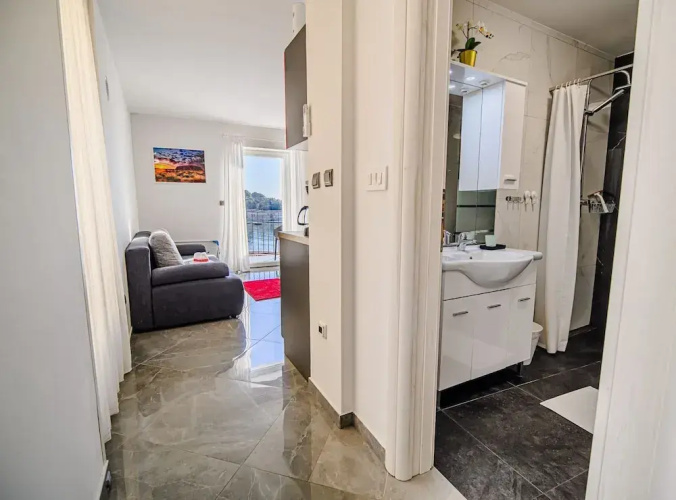 Sleek And Stylish Umag Apartments With Sea View - Umag