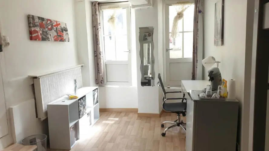 Chambres Poitiers Centre Ville - Salle De Bain, Réfrigérateur, Tv Et Machine à Café Privatifs - Cuisine Commune - Terrasse - Hôtel De Ville à 200m - Poitiers