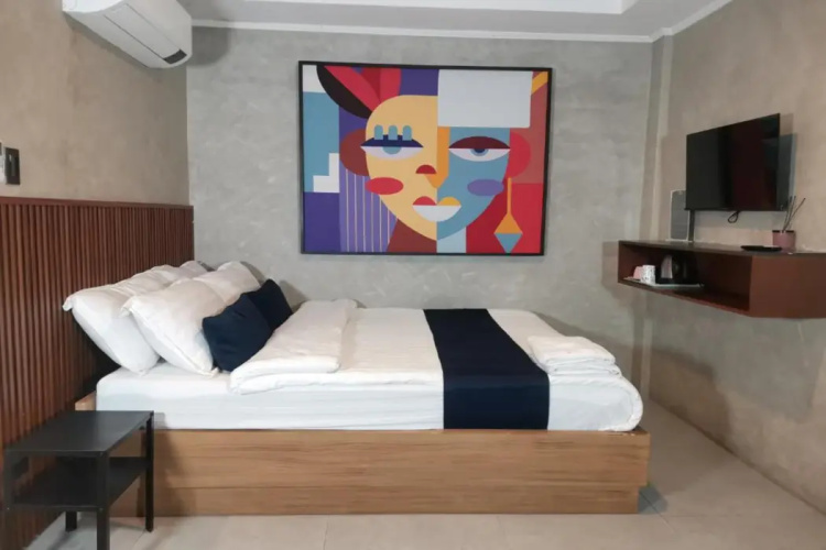Townhouse Oak Grey Hotel Near Clark International Airport - Angeles