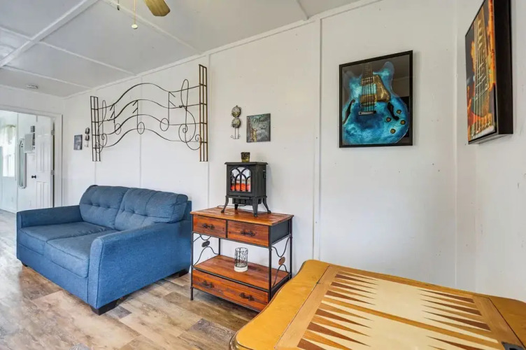 Cozy Canyon Lake Cottage Rental W/ Private Hot Tub - Canyon Lake, TX