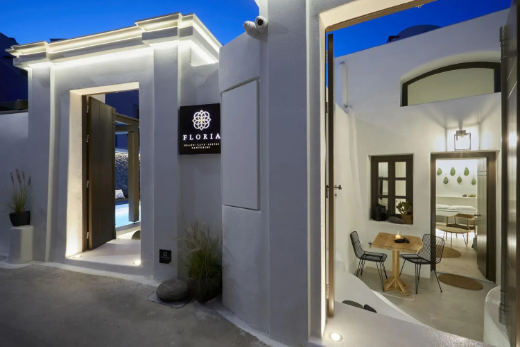 Floria Suites - Santorini
