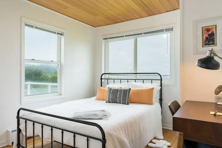 Swan Lake Cottage By Avantstay Views + Firepit - Oak Harbor, WA