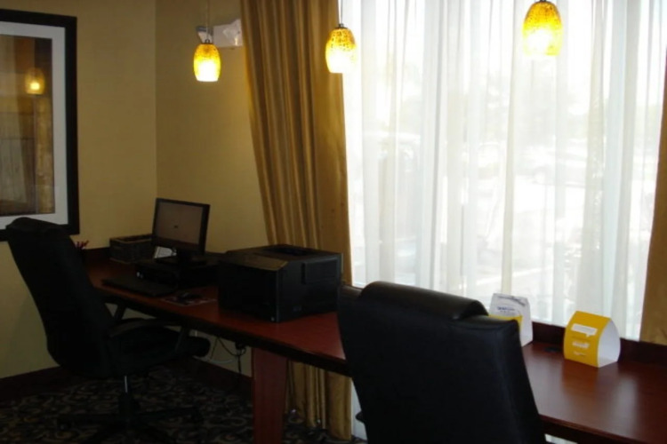 Comfort Suites Orlando Airport - Orlando, FL