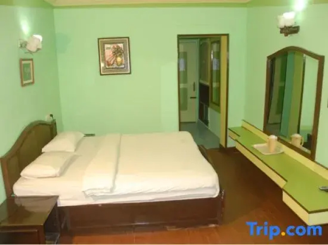Hotel Sapphire Garden View - Ooty
