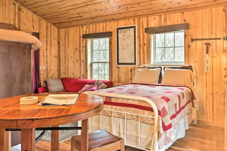 'The Boat House' Creekside Escape In Hot Springs! - Hot Springs, NC