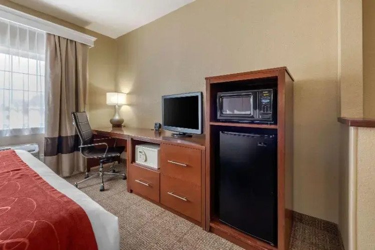 Comfort Suites Fort Collins Area - Fort Collins, CO