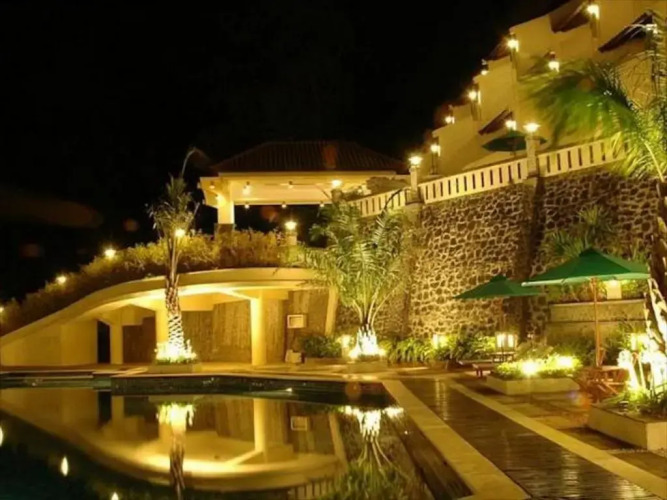 Pines Garden Resort - Trawas