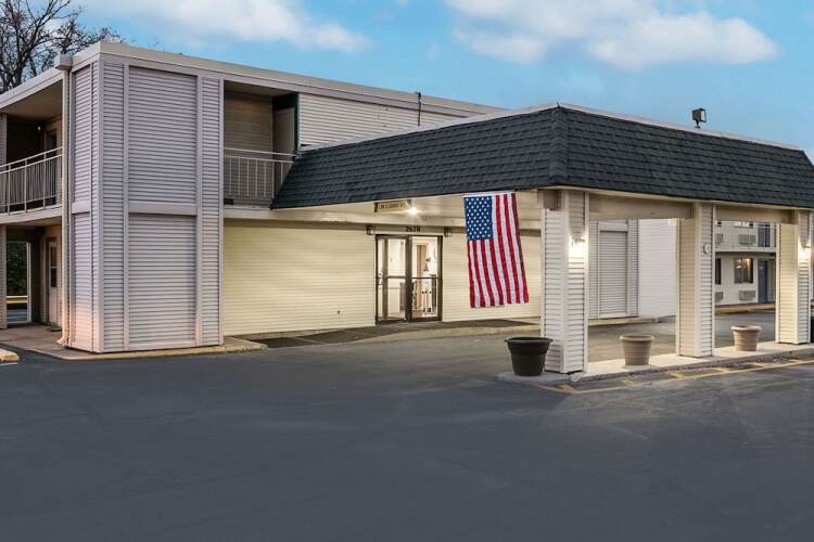 Motel 6 - Dubuque, IA